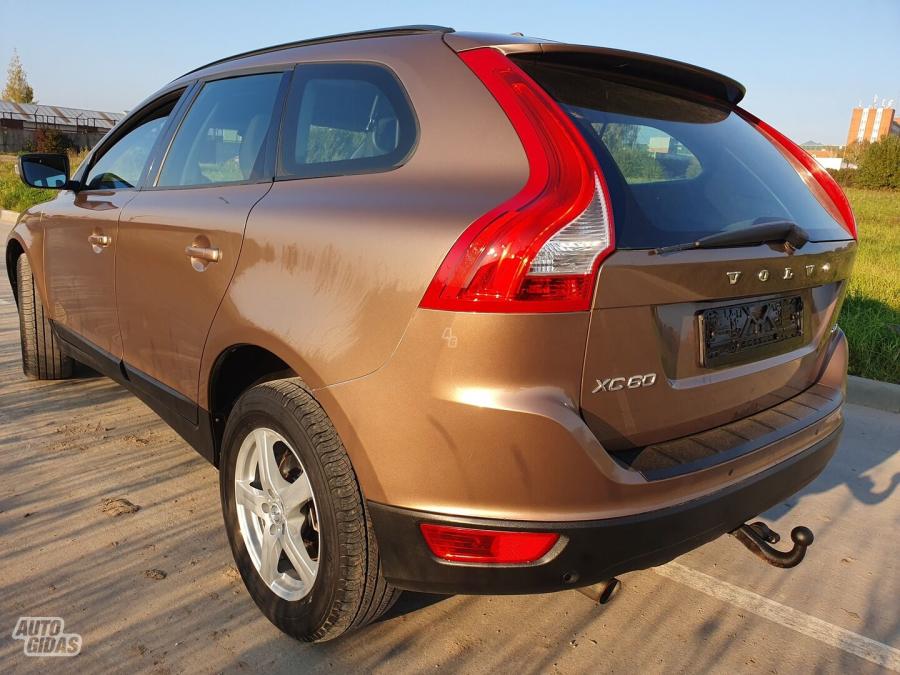 Volvo XC60 2010 in Siauliai, with an engine capacity of 2.40 L and mileage of 283 thousand km for 6500 €, photo 5 on AUTOMOTO.COM.LV