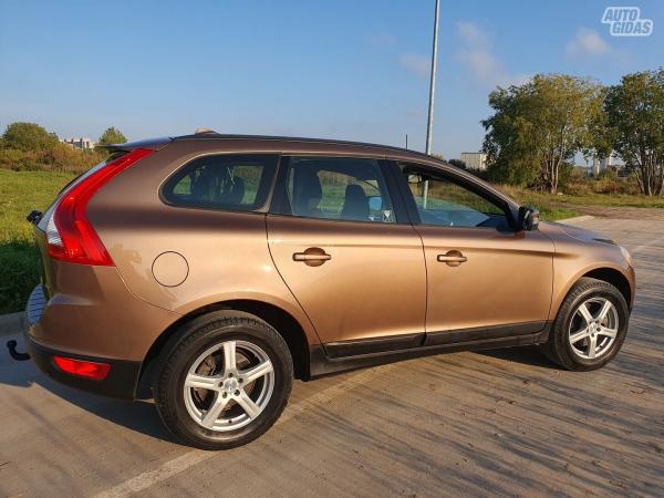Volvo XC60 2010 in Siauliai, with an engine capacity of 2.40 L and mileage of 283 thousand km for 6500 €, photo 8 on AUTOMOTO.COM.LV