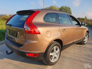 Volvo XC60 2010 in Siauliai, with an engine capacity of 2.40 L and mileage of 283 thousand km for 6500 €, photo 9 on AUTOMOTO.COM.LV