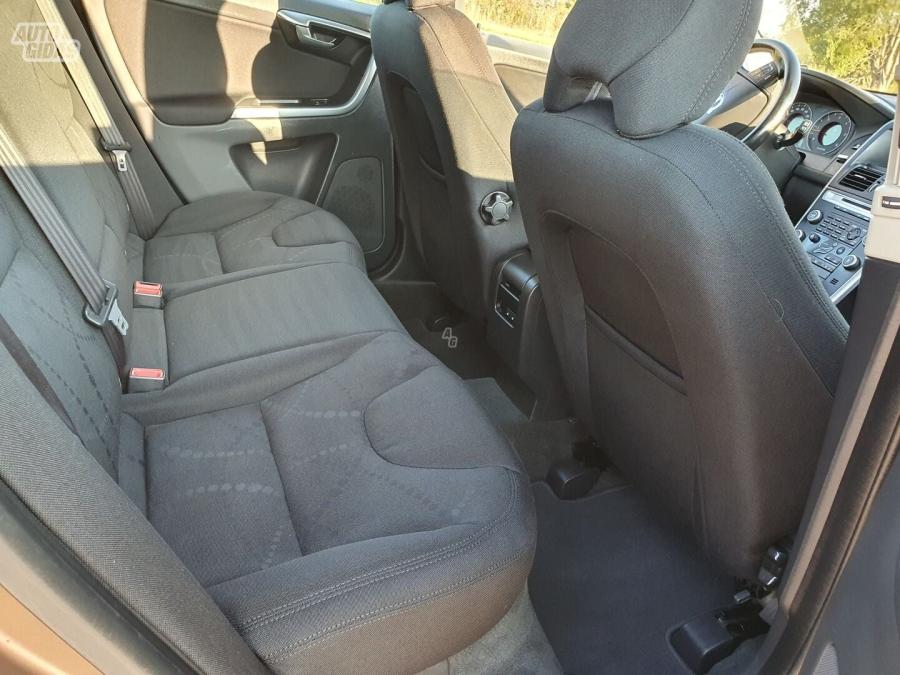 Volvo XC60 2010 in Siauliai, with an engine capacity of 2.40 L and mileage of 283 thousand km for 6500 €, photo 12 on AUTOMOTO.COM.LV