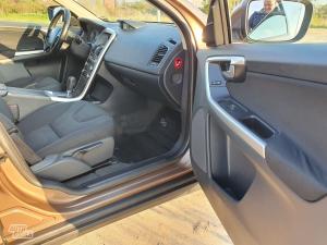 Volvo XC60 2010 in Siauliai, with an engine capacity of 2.40 L and mileage of 283 thousand km for 6500 €, photo 18 on AUTOMOTO.COM.LV
