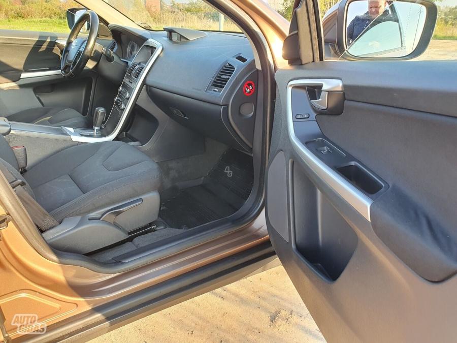 Volvo XC60 2010 in Siauliai, with an engine capacity of 2.40 L and mileage of 283 thousand km for 6500 €, photo 18 on AUTOMOTO.COM.LV