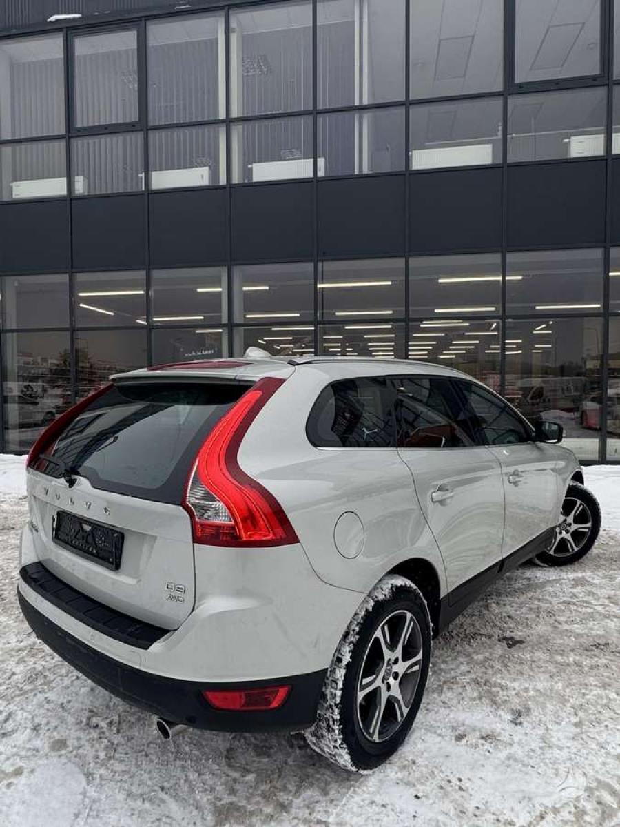 Volvo XC60 2011 in Vilnius, with an engine capacity of 2.40 L and mileage of 315 thousand km for 9200 €, photo 15 on AUTOMOTO.COM.LV