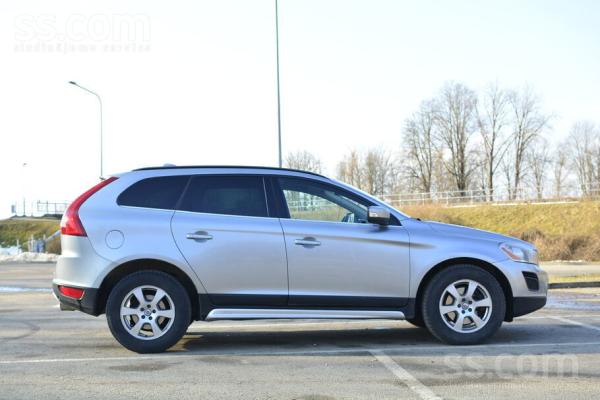 Volvo XC60 2011 in Jekabpils, with an engine capacity of 2.40 L and mileage of 295 thousand km for 8500 €, photo 7 on AUTOMOTO.COM.LV