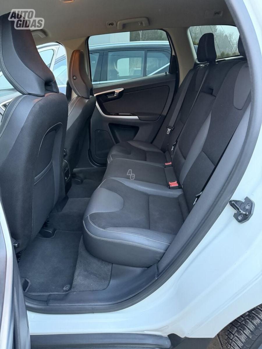 Volvo XC60 2011 in Telschi, with an engine capacity of 2.40 L and mileage of 347 thousand km for 7200 €, photo 7 on AUTOMOTO.COM.LV