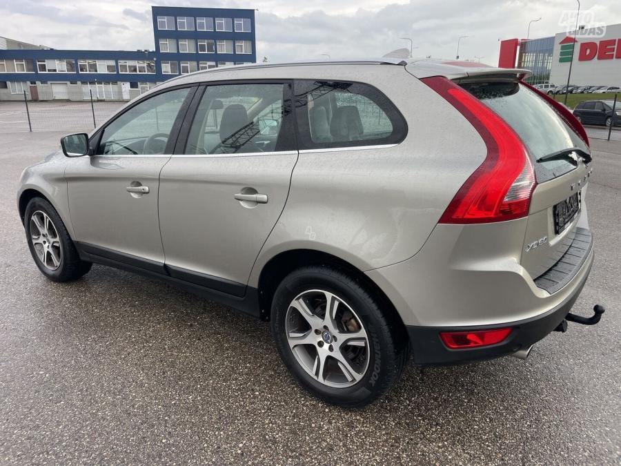Volvo XC60 2011 in Kaunas, with an engine capacity of 2.40 L and mileage of 245 thousand km for 9900 €, photo 4 on AUTOMOTO.COM.LV