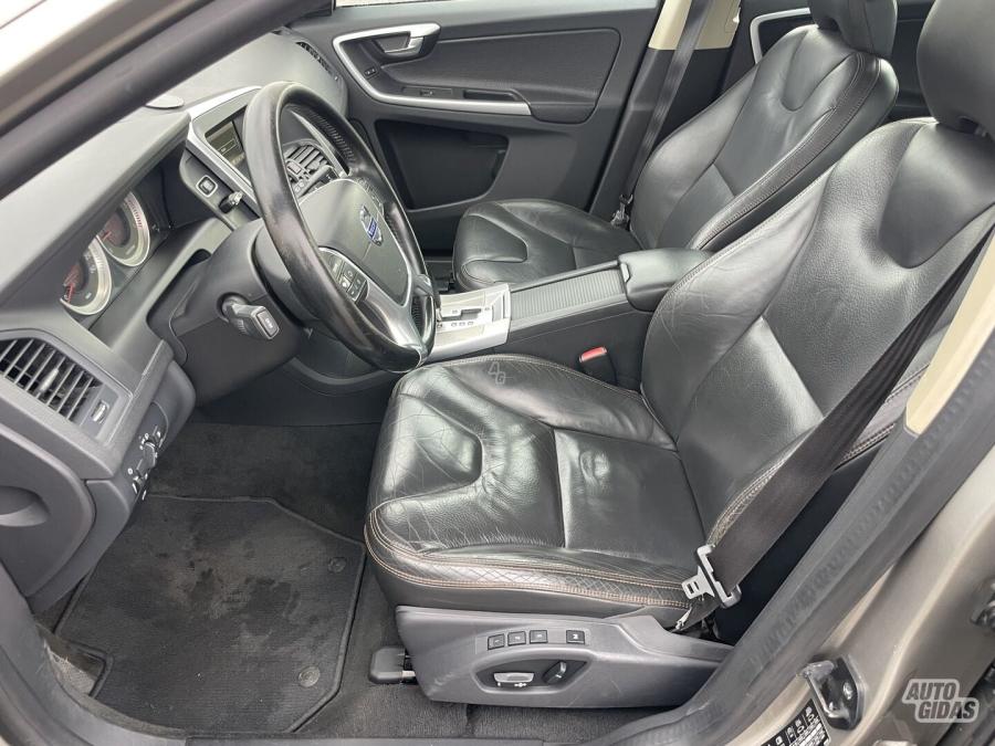 Volvo XC60 2011 in Kaunas, with an engine capacity of 2.40 L and mileage of 245 thousand km for 9900 €, photo 25 on AUTOMOTO.COM.LV
