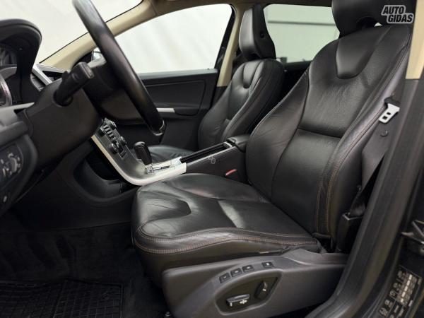 Volvo XC60 2011 Avižieniai, ar dzinēja tilpumu 2.00 L un nobraukumu 256 tūkst. km par 8590 €, foto 10 vietnē AUTOMOTO.COM.LV