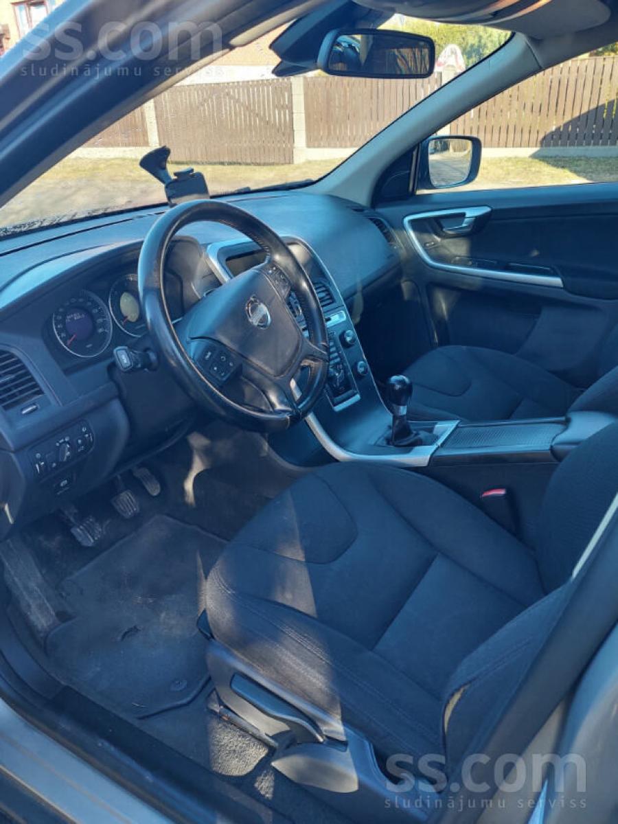 Volvo XC60 2011 Valmiera, ar dzinēja tilpumu 2.00 L un nobraukumu 368 tūkst. km par 4900 €, foto 5 vietnē AUTOMOTO.COM.LV