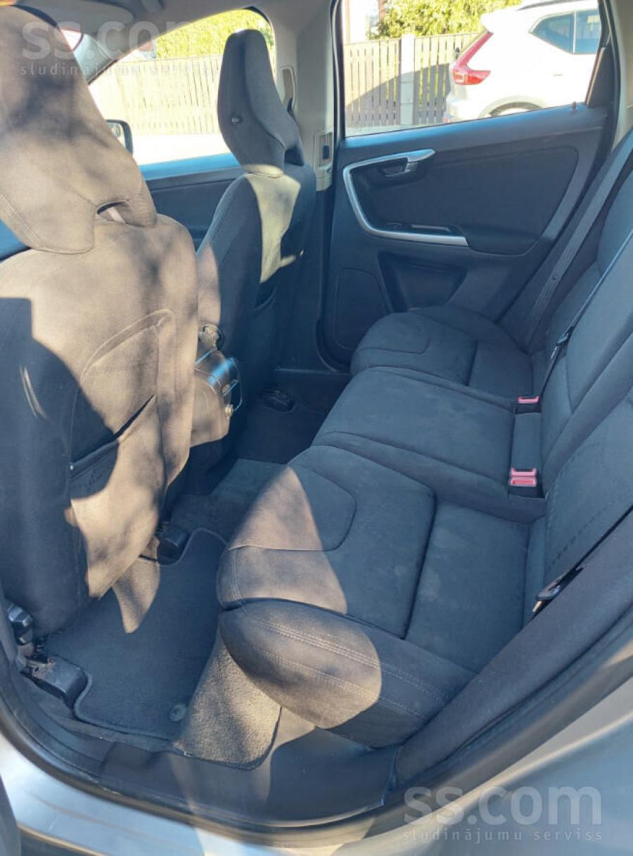 Volvo XC60 2011 Valmiera, ar dzinēja tilpumu 2.00 L un nobraukumu 368 tūkst. km par 4900 €, foto 6 vietnē AUTOMOTO.COM.LV