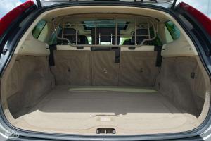 Volvo XC60 2011 in Marijampole, with an engine capacity of 2.40 L and mileage of 213 thousand km for 10450 €, photo 14 on AUTOMOTO.COM.LV