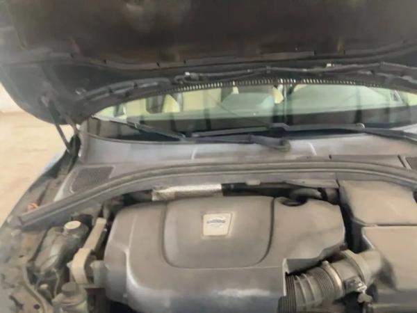 Volvo XC60 2011 Mārupe, ar dzinēja tilpumu 2.40 L un nobraukumu 330 tūkst. km par 8950 €, foto 6 vietnē AUTOMOTO.COM.LV