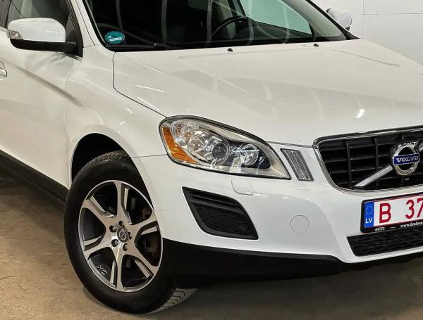 Volvo XC60 2011 in Jurmala, with an engine capacity of 2.00 L and mileage of 285 thousand km for 9995 €, photo 4 on AUTOMOTO.COM.LV