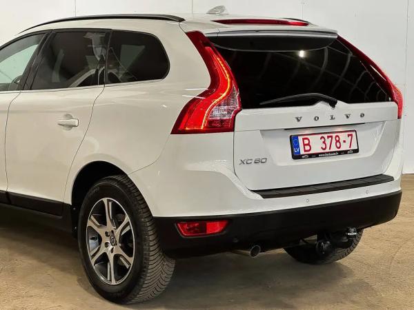 Volvo XC60 2011 in Jurmala, with an engine capacity of 2.00 L and mileage of 285 thousand km for 9995 €, photo 8 on AUTOMOTO.COM.LV