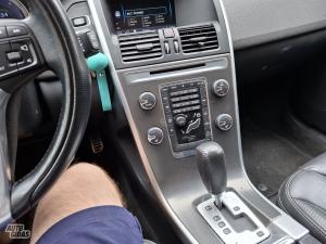 Volvo XC60 2011 in Vilnius, with an engine capacity of 2.40 L and mileage of 258 thousand km for 9200 €, photo 10 on AUTOMOTO.COM.LV