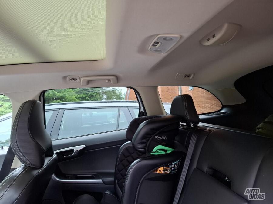 Volvo XC60 2011 in Vilnius, with an engine capacity of 2.40 L and mileage of 258 thousand km for 9200 €, photo 12 on AUTOMOTO.COM.LV