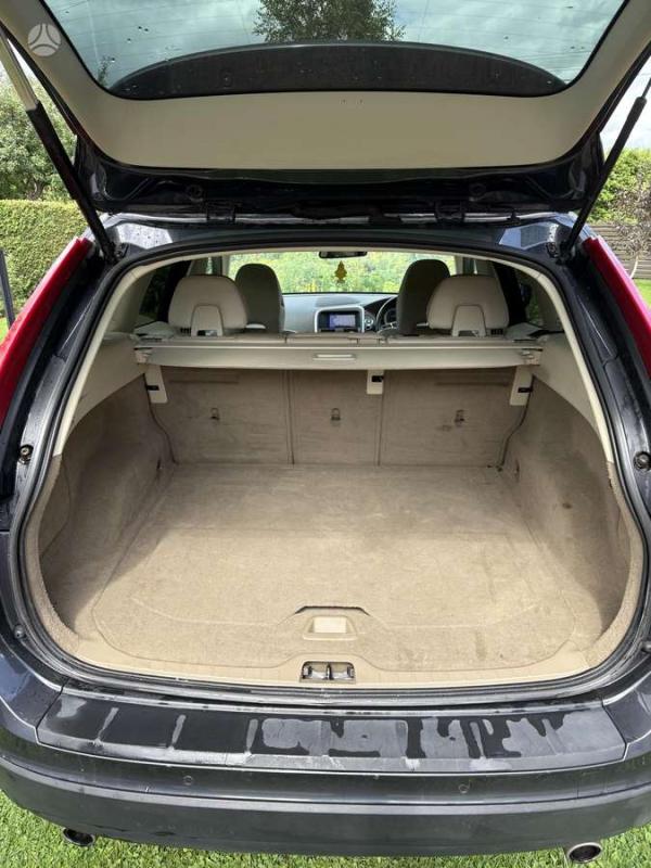 Volvo XC60 2011 in Alytus, with an engine capacity of 2.40 L and mileage of 310 thousand km for 3250 €, photo 3 on AUTOMOTO.COM.LV