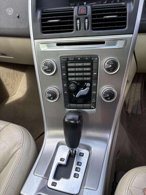 Volvo XC60 2011 in Alytus, with an engine capacity of 2.40 L and mileage of 310 thousand km for 3250 €, photo 6 on AUTOMOTO.COM.LV