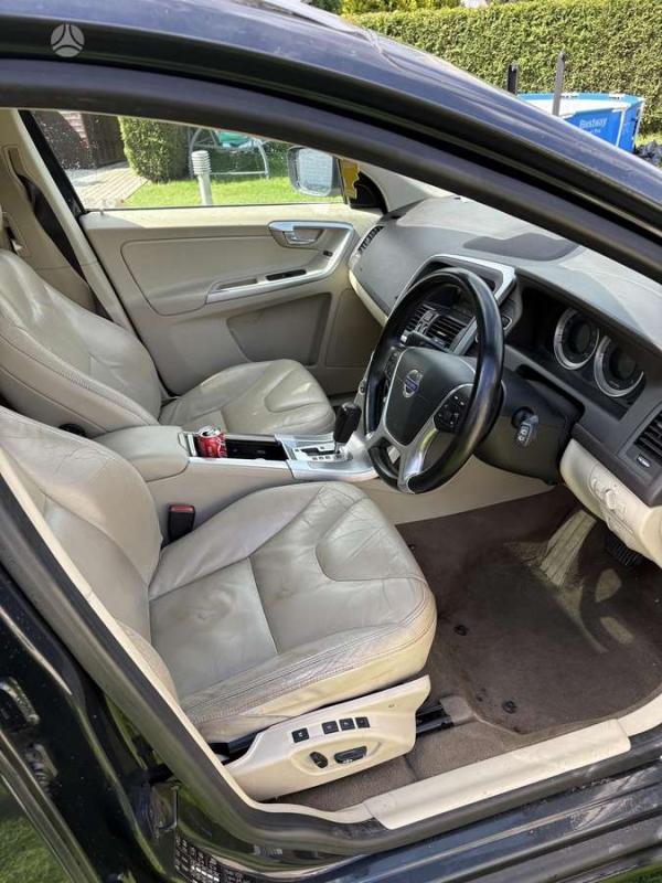 Volvo XC60 2011 in Alytus, with an engine capacity of 2.40 L and mileage of 310 thousand km for 3250 €, photo 10 on AUTOMOTO.COM.LV