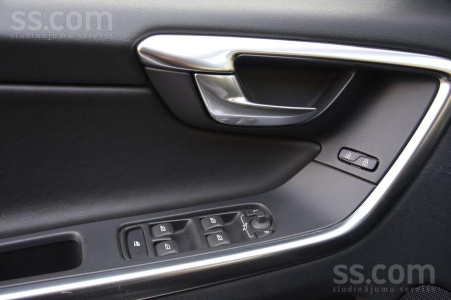 Volvo XC60 2011 in Riga, with an engine capacity of 2.40 L and mileage of 295 thousand km for 9450 €, photo 16 on AUTOMOTO.COM.LV
