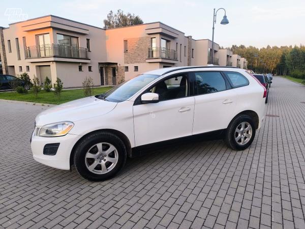 Volvo XC60 2011 in Siauliai, with an engine capacity of 2.00 L and mileage of 201 thousand km for 7000 €, photo 1 on AUTOMOTO.COM.LV
