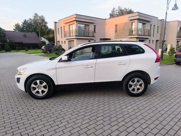 Volvo XC60 2011 in Siauliai, with an engine capacity of 2.00 L and mileage of 201 thousand km for 7000 €, photo 6 on AUTOMOTO.COM.LV