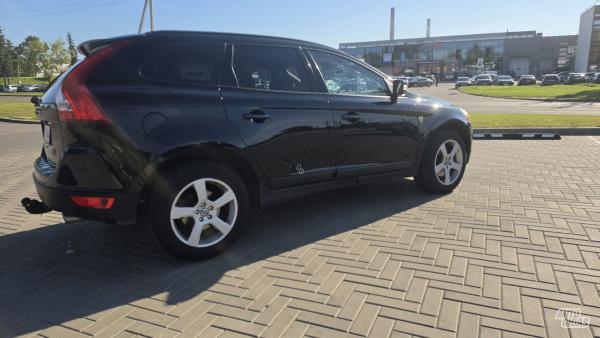 Volvo XC60 2011 in Kaunas, with an engine capacity of 2.40 L and mileage of 330 thousand km for 7000 €, photo 5 on AUTOMOTO.COM.LV