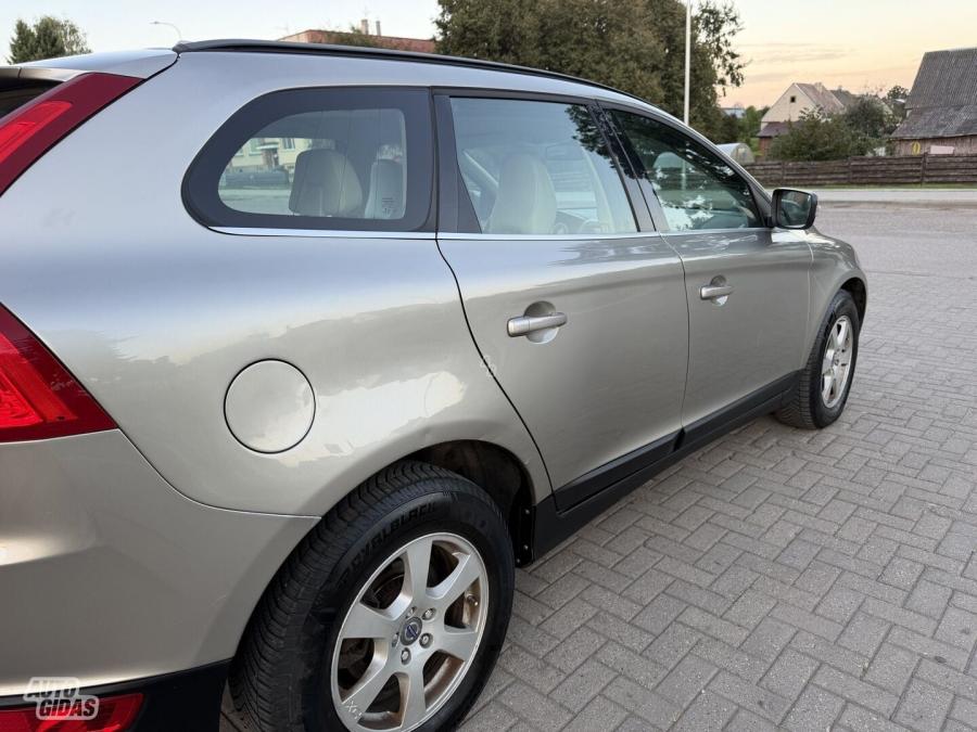 Volvo XC60 2011 Kaišiadorys, ar dzinēja tilpumu 2.40 L un nobraukumu 380 tūkst. km par 4200 €, foto 12 vietnē AUTOMOTO.COM.LV