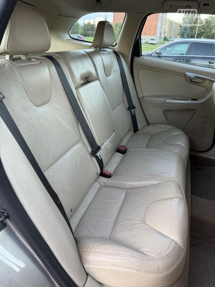 Volvo XC60 2011 Kaišiadorys, ar dzinēja tilpumu 2.40 L un nobraukumu 380 tūkst. km par 4200 €, foto 22 vietnē AUTOMOTO.COM.LV
