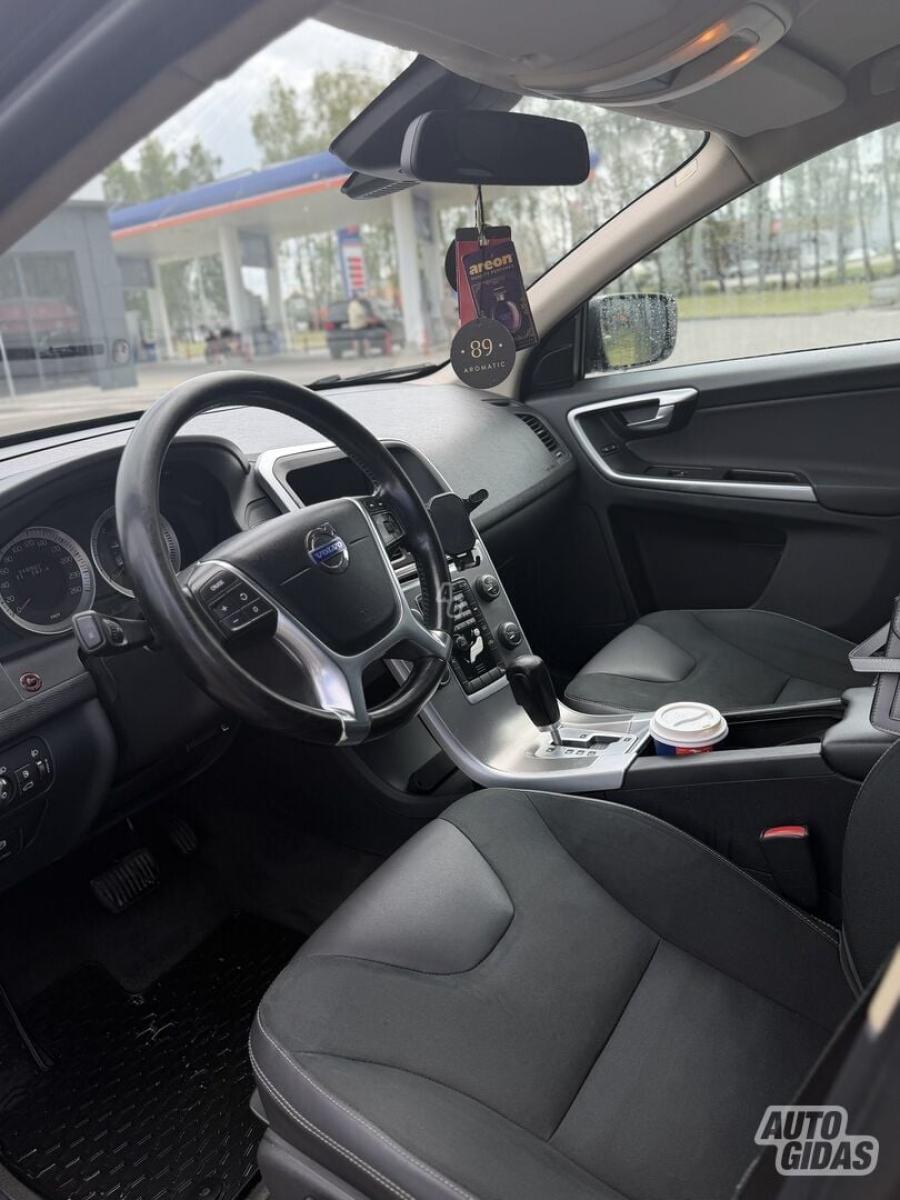 Volvo XC60 2011 Viļņa, ar dzinēja tilpumu 2.00 L un nobraukumu 320 tūkst. km par 7900 €, foto 3 vietnē AUTOMOTO.COM.LV