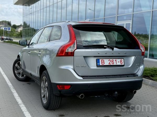 Volvo XC60 2012 Rēzekne, ar dzinēja tilpumu 2.40 L un nobraukumu 276 tūkst. km par 8990 €, foto 4 vietnē AUTOMOTO.COM.LV