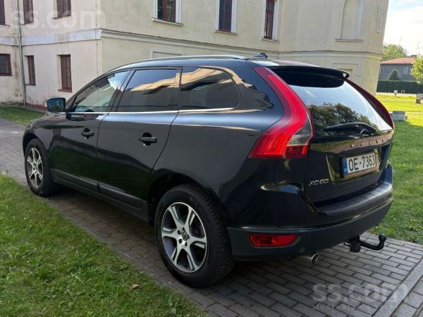 Volvo XC60 2012 in Jelgava, with an engine capacity of 2.40 L and mileage of 248 thousand km for 10600 €, photo 4 on AUTOMOTO.COM.LV