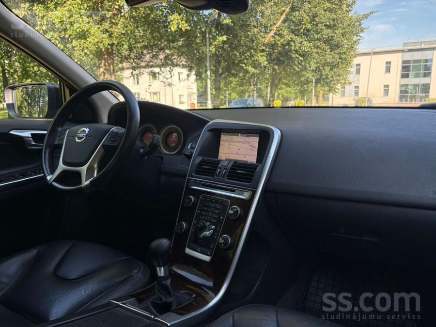 Volvo XC60 2012 in Jelgava, with an engine capacity of 2.40 L and mileage of 248 thousand km for 10600 €, photo 8 on AUTOMOTO.COM.LV