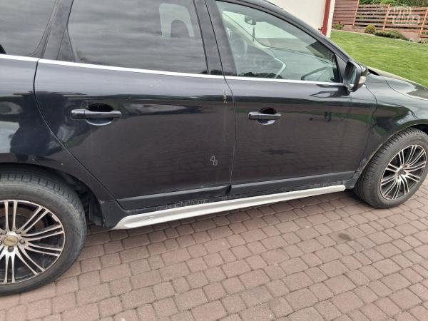 Volvo XC60 2012 in Prienai, with an engine capacity of 2.40 L and mileage of 457 thousand km for 4800 €, photo 5 on AUTOMOTO.COM.LV