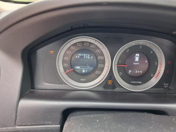 Volvo XC60 2012 in Prienai, with an engine capacity of 2.40 L and mileage of 457 thousand km for 4800 €, photo 9 on AUTOMOTO.COM.LV