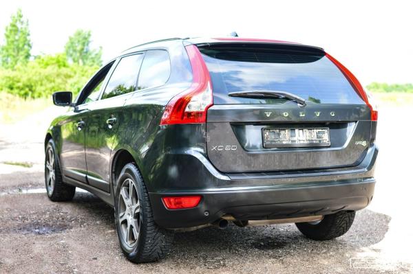 Volvo XC60 2012 in Kretinga, with an engine capacity of 2.00 L and mileage of 347 thousand km for 7750 €, photo 9 on AUTOMOTO.COM.LV