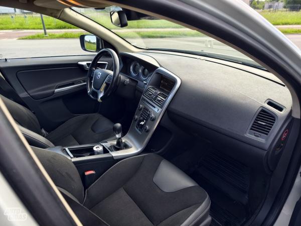 Volvo XC60 2012 in Kaunas, with an engine capacity of 2.40 L and mileage of 374 thousand km for 4998 €, photo 5 on AUTOMOTO.COM.LV