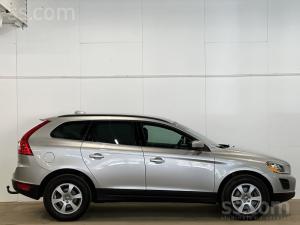 Volvo XC60 2012 in Jurmala, with an engine capacity of 2.00 L and mileage of 255 thousand km for 9990 €, photo 8 on AUTOMOTO.COM.LV