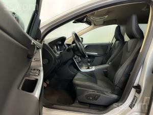 Volvo XC60 2012 in Jurmala, with an engine capacity of 2.00 L and mileage of 255 thousand km for 9990 €, photo 15 on AUTOMOTO.COM.LV