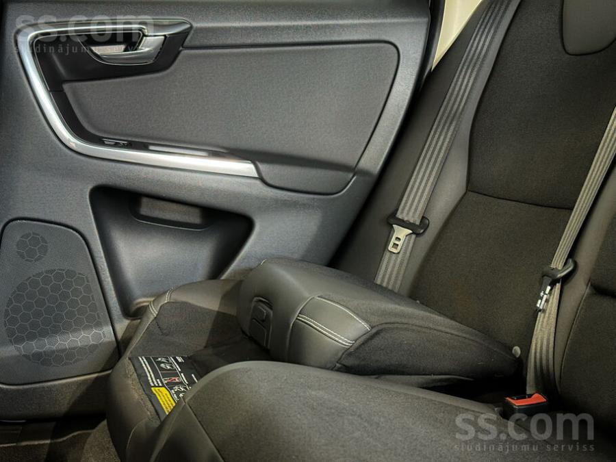Volvo XC60 2012 in Jurmala, with an engine capacity of 2.00 L and mileage of 255 thousand km for 9990 €, photo 24 on AUTOMOTO.COM.LV
