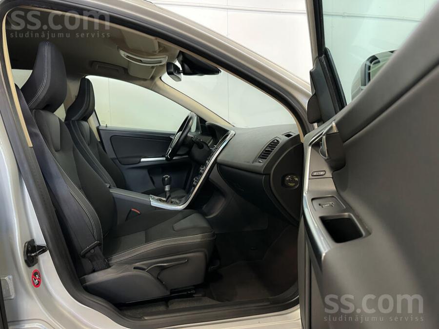Volvo XC60 2012 in Jurmala, with an engine capacity of 2.00 L and mileage of 255 thousand km for 9990 €, photo 25 on AUTOMOTO.COM.LV