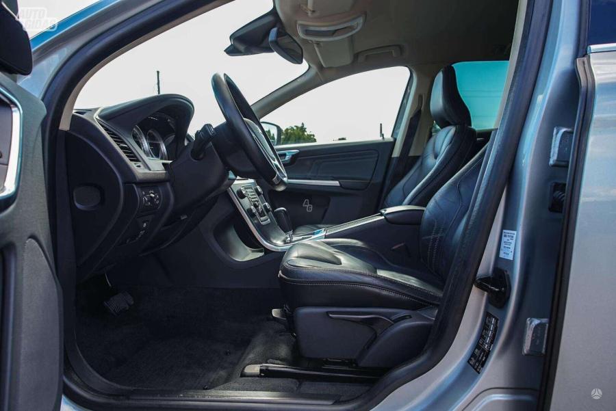 Volvo XC60 2012 in Marijampole, with an engine capacity of 2.40 L and mileage of 190 thousand km for 10950 €, photo 24 on AUTOMOTO.COM.LV