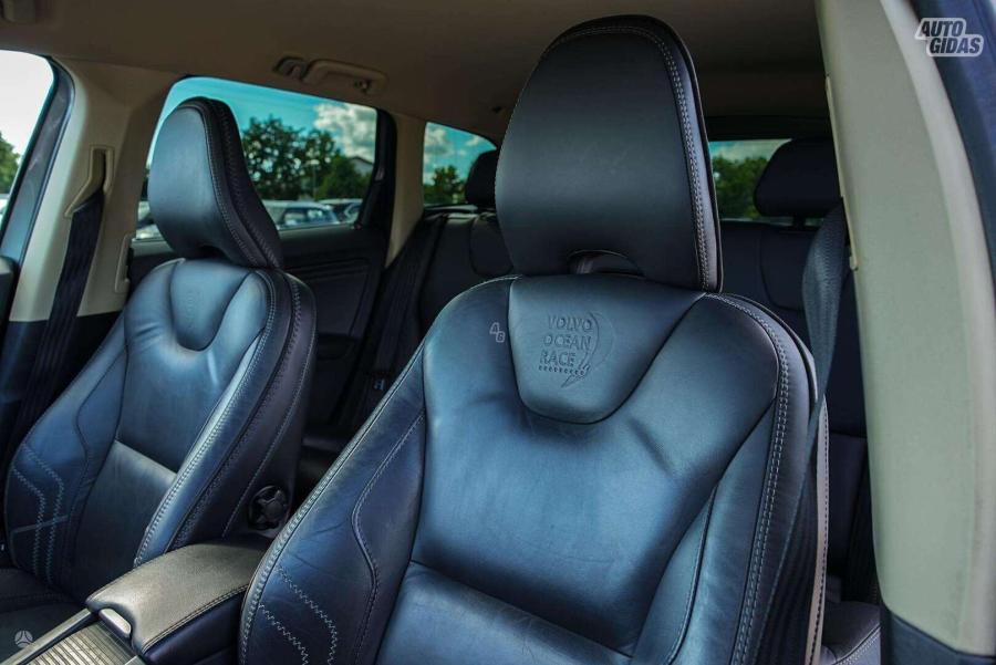 Volvo XC60 2012 in Marijampole, with an engine capacity of 2.40 L and mileage of 190 thousand km for 10950 €, photo 27 on AUTOMOTO.COM.LV