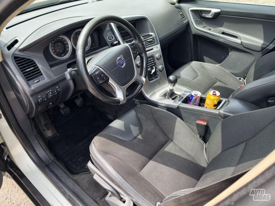 Volvo XC60 2012 Kauņa, ar dzinēja tilpumu 2.40 L un nobraukumu 373 tūkst. km par 4198 €, foto 7 vietnē AUTOMOTO.COM.LV