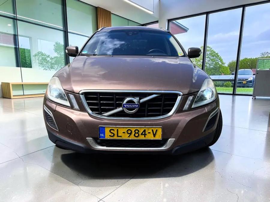 Volvo XC60 2012 in Jurmala, with an engine capacity of 2.40 L and mileage of 328 thousand km for 9990 €, photo 3 on AUTOMOTO.COM.LV