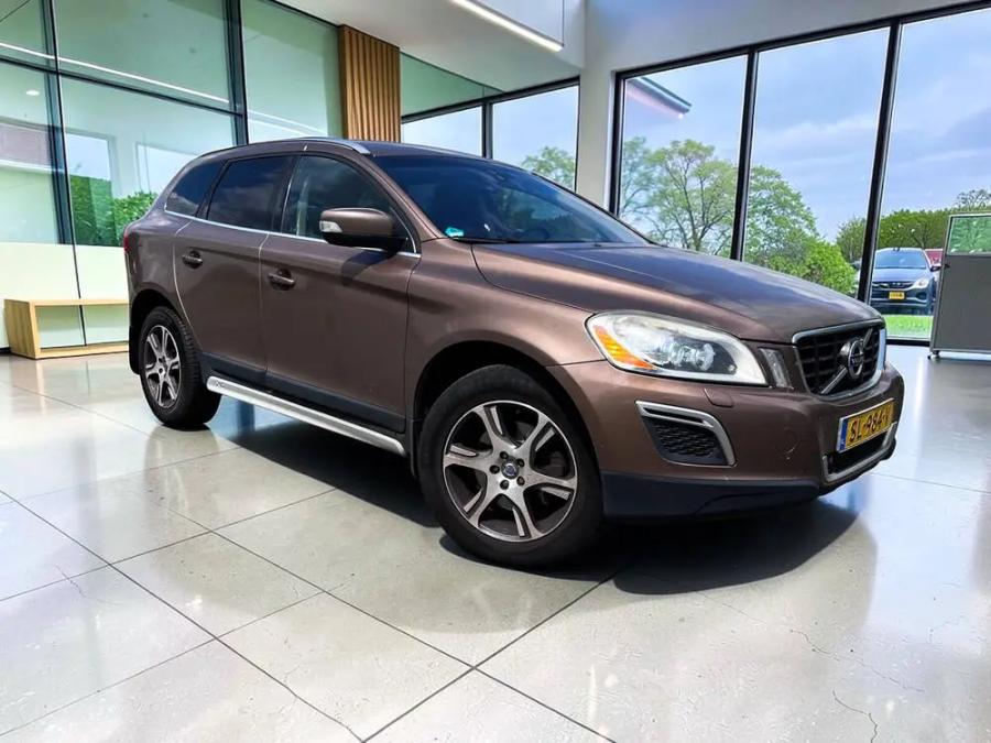 Volvo XC60 2012 in Jurmala, with an engine capacity of 2.40 L and mileage of 328 thousand km for 9990 €, photo 4 on AUTOMOTO.COM.LV