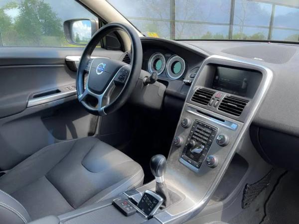 Volvo XC60 2012 Jūrmala, ar dzinēja tilpumu 2.40 L un nobraukumu 328 tūkst. km par 9990 €, foto 7 vietnē AUTOMOTO.COM.LV