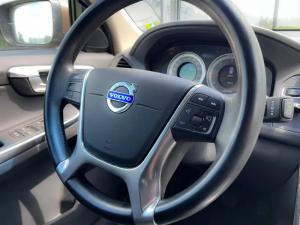 Volvo XC60 2012 in Jurmala, with an engine capacity of 2.40 L and mileage of 328 thousand km for 9990 €, photo 10 on AUTOMOTO.COM.LV