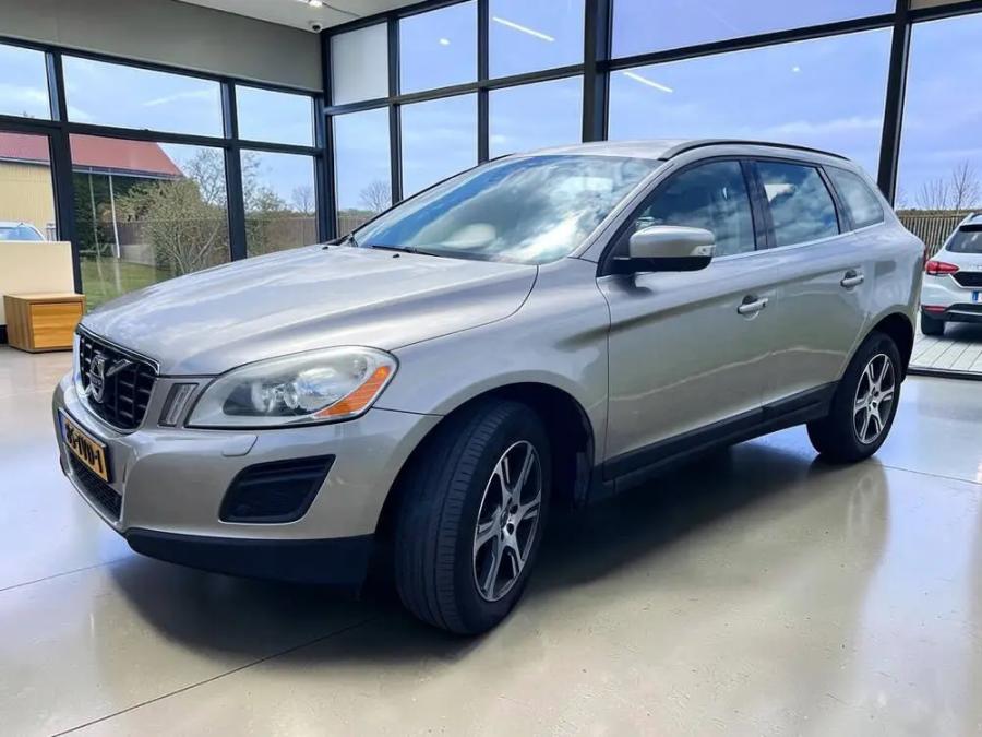 Volvo XC60 2012 Jūrmala, ar dzinēja tilpumu 2.40 L un nobraukumu 345 tūkst. km par 9950 €, foto 1 vietnē AUTOMOTO.COM.LV