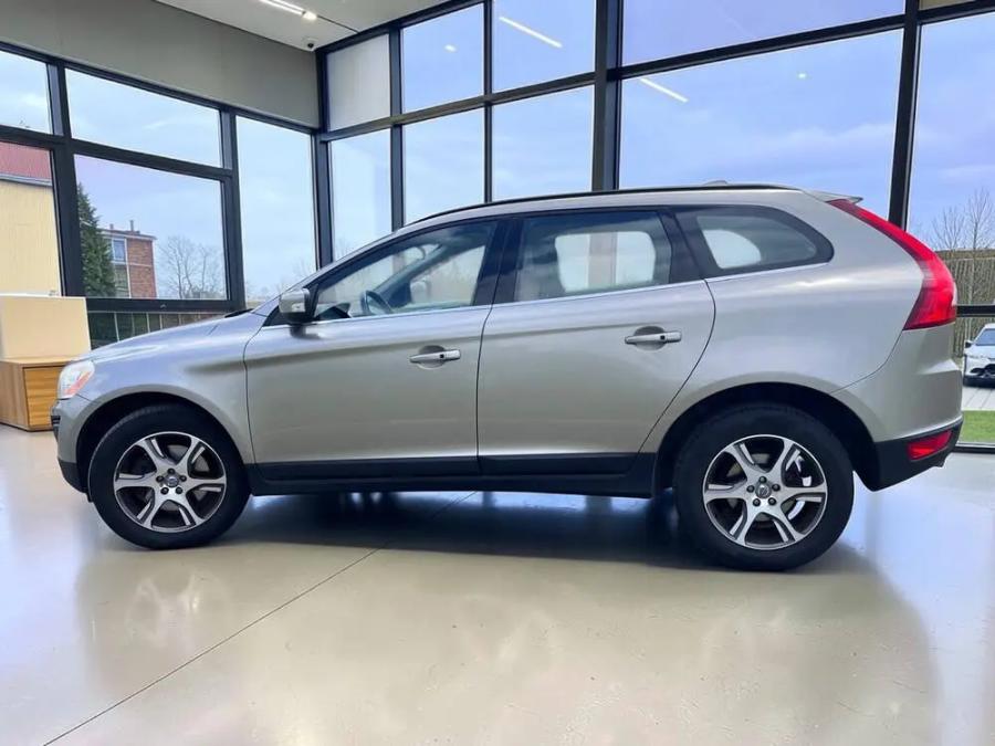 Volvo XC60 2012 Jūrmala, ar dzinēja tilpumu 2.40 L un nobraukumu 345 tūkst. km par 9950 €, foto 8 vietnē AUTOMOTO.COM.LV